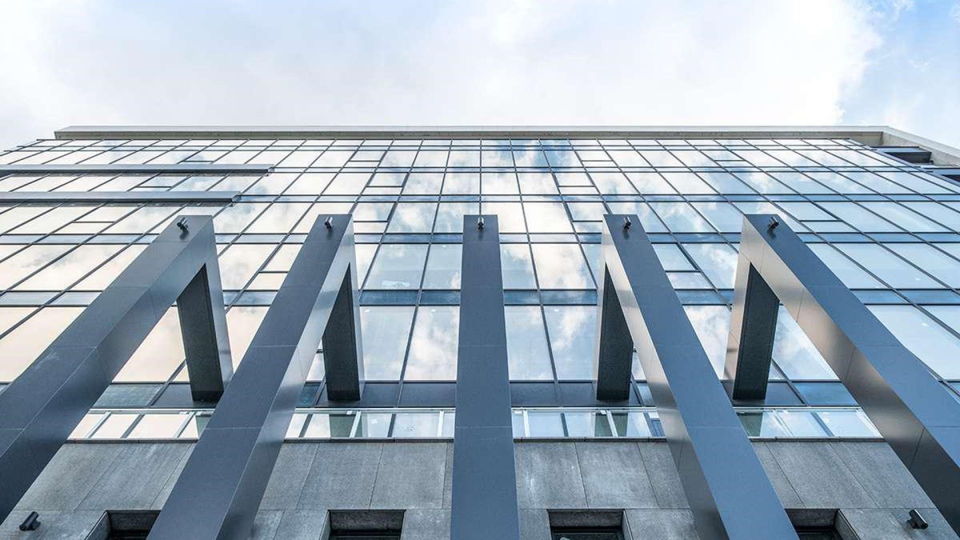 Office for rent in a unique business center next to Business Park Sofia